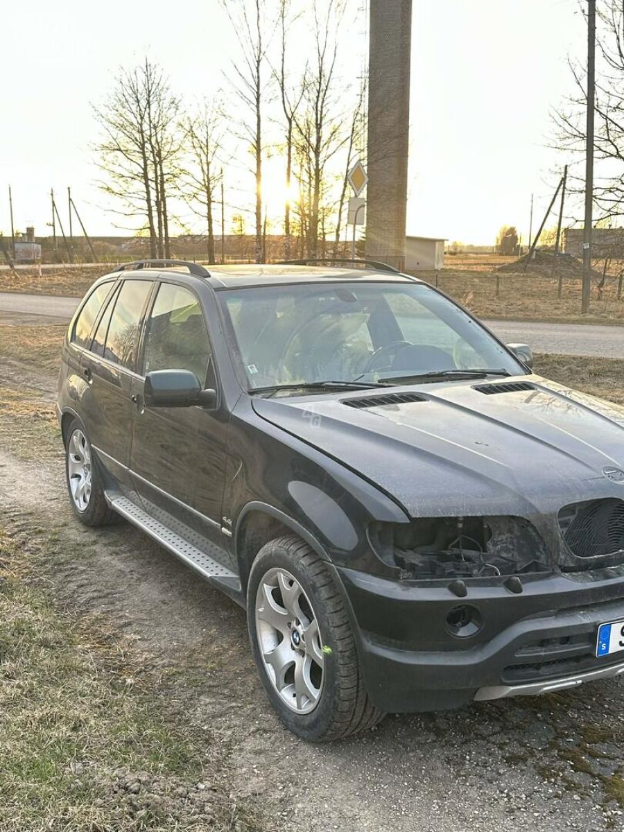 Melns BMW X5 2001 Joniškis, ar dzinēja tilpumu 4.40 L un nobraukumu 371 tūkst. km par 2300 €, foto 3 vietnē AUTOMOTO.COM.LV