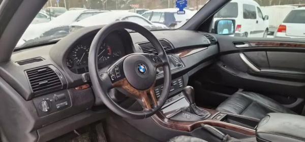 Black BMW X5 2001 in Valmiera, with an engine capacity of 3.00 L and mileage of 347 thousand km for 3650 €, photo 9 on AUTOMOTO.COM.LV