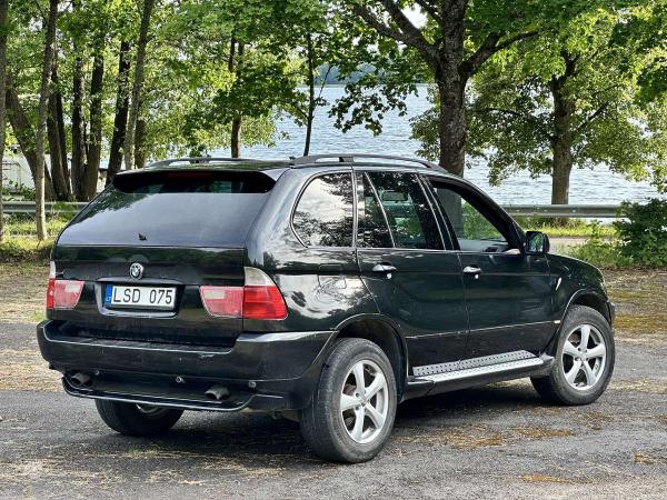 Черный БМВ Х5 2001 в Вильнюс, объемом двигателя 3.00 л и пробегом 400 тыс. км за 1900 €, фото 3 на AUTOMOTO.COM.LV