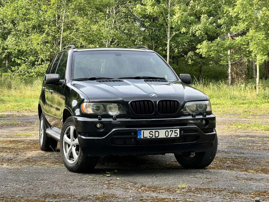 Black BMW X5 2001 in Vilnius, with an engine capacity of 3.00 L and mileage of 400 thousand km for 1799 €, photo 3 on AUTOMOTO.COM.LV