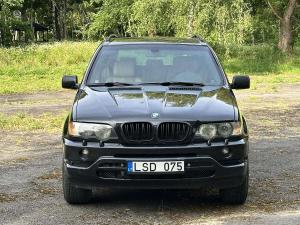 Black BMW X5 2001 in Vilnius, with an engine capacity of 3.00 L and mileage of 400 thousand km for 1799 €, photo 4 on AUTOMOTO.COM.LV