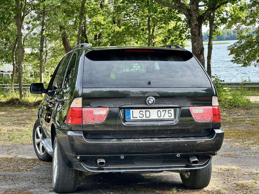 Black BMW X5 2001 in Vilnius, with an engine capacity of 3.00 L and mileage of 400 thousand km for 1799 €, photo 9 on AUTOMOTO.COM.LV