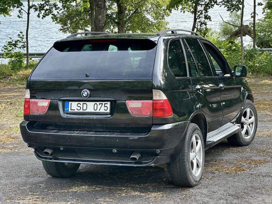 Black BMW X5 2001 in Vilnius, with an engine capacity of 3.00 L and mileage of 400 thousand km for 1799 €, photo 10 on AUTOMOTO.COM.LV