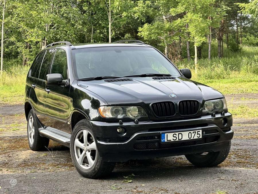 Black BMW X5 2001 in Vilnius, with an engine capacity of 3.00 L and mileage of 400 thousand km for 1799 €, photo 12 on AUTOMOTO.COM.LV