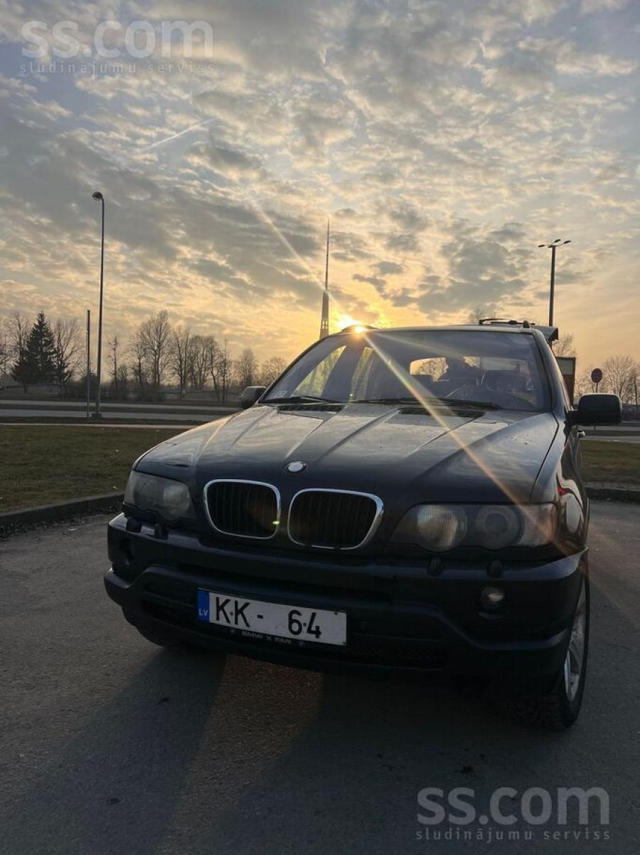 Black BMW X5 2002 in Riga, with an engine capacity of 3.00 L and mileage of 359 thousand km for 3800 €, photo 1 on AUTOMOTO.COM.LV