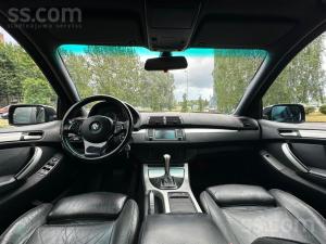 Black BMW X5 2002 in Riga, with an engine capacity of 3.00 L and mileage of 305 thousand km for 4690 €, photo 8 on AUTOMOTO.COM.LV