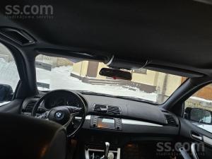 Black BMW X5 2002 in Riga, with an engine capacity of 3.00 L and mileage of 380 thousand km for 2600 €, photo 5 on AUTOMOTO.COM.LV