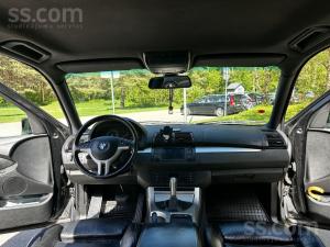 Black BMW X5 2002 in Riga, with an engine capacity of 3.00 L and mileage of 364 thousand km for 5000 €, photo 6 on AUTOMOTO.COM.LV