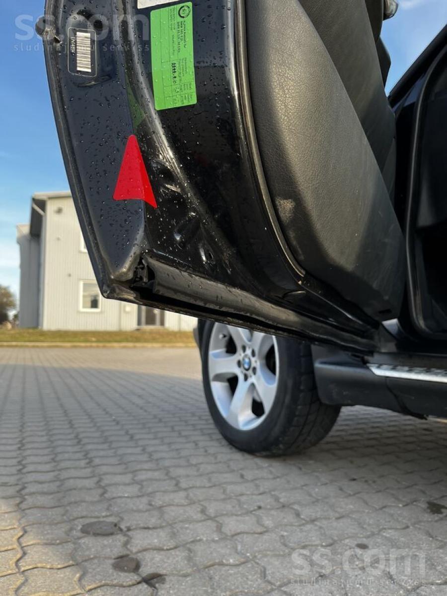 Melns BMW X5 2002 Saldus, ar dzinēja tilpumu 3.00 L un nobraukumu 390 tūkst. km par 3900 €, foto 15 vietnē AUTOMOTO.COM.LV