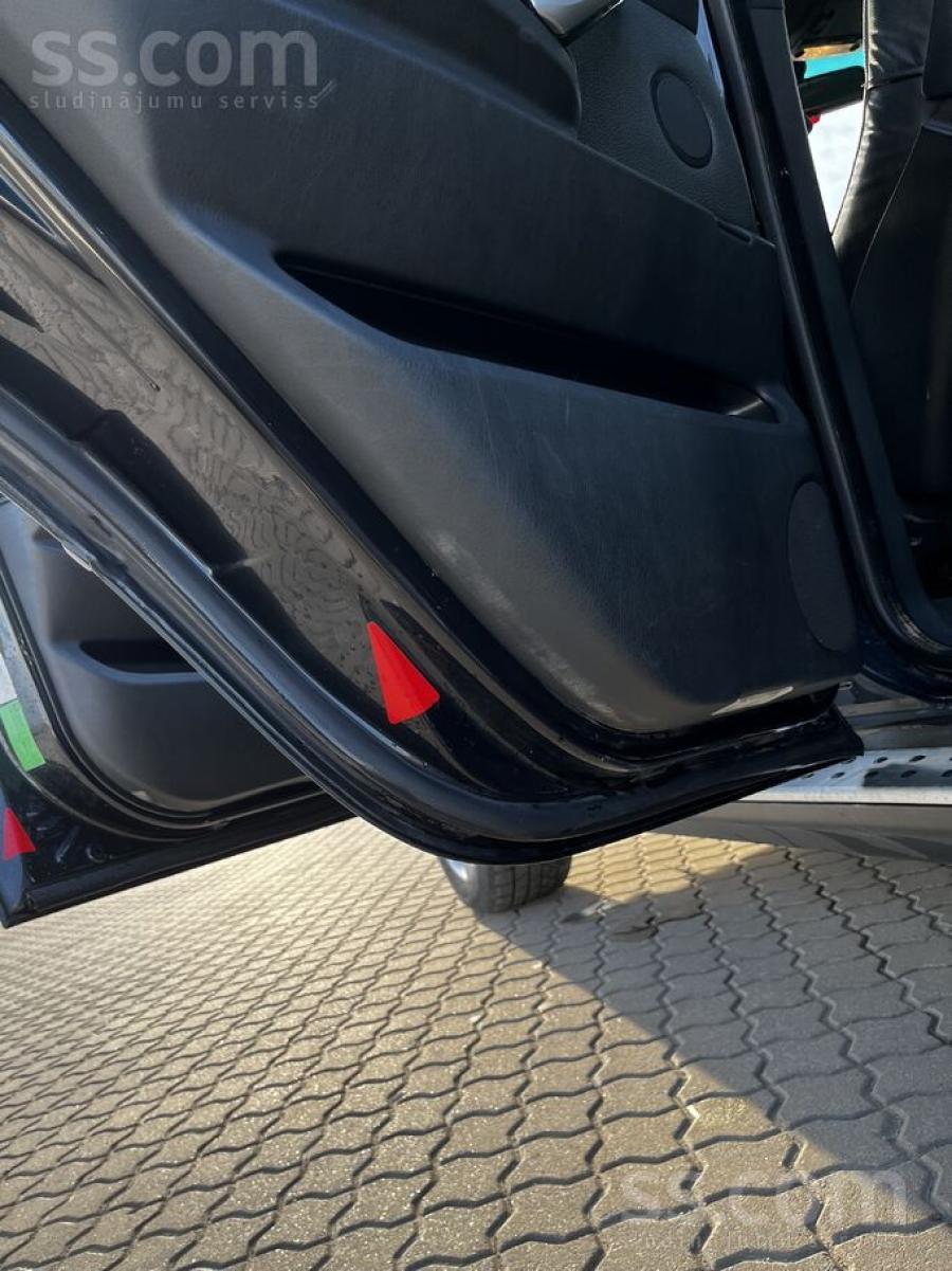 Melns BMW X5 2002 Saldus, ar dzinēja tilpumu 3.00 L un nobraukumu 390 tūkst. km par 3900 €, foto 18 vietnē AUTOMOTO.COM.LV