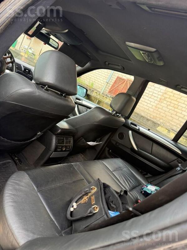 Black BMW X5 2002 in Rezekne, with an engine capacity of 3.00 L and mileage of 371 thousand km for 7200 €, photo 4 on AUTOMOTO.COM.LV