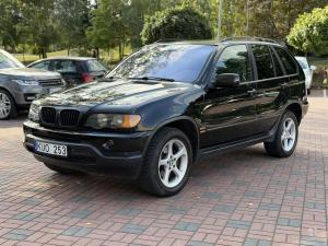 Melns BMW X5 2002 Viļņa, ar dzinēja tilpumu 2.93 L un nobraukumu 365 tūkst. km par 2350 €, foto  vietnē AUTOMOTO.COM.LV