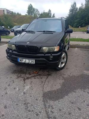 Melns BMW X5 2002 Viļņa, ar dzinēja tilpumu 2.93 L un nobraukumu 375 tūkst. km par 4450 €, foto  vietnē AUTOMOTO.COM.LV