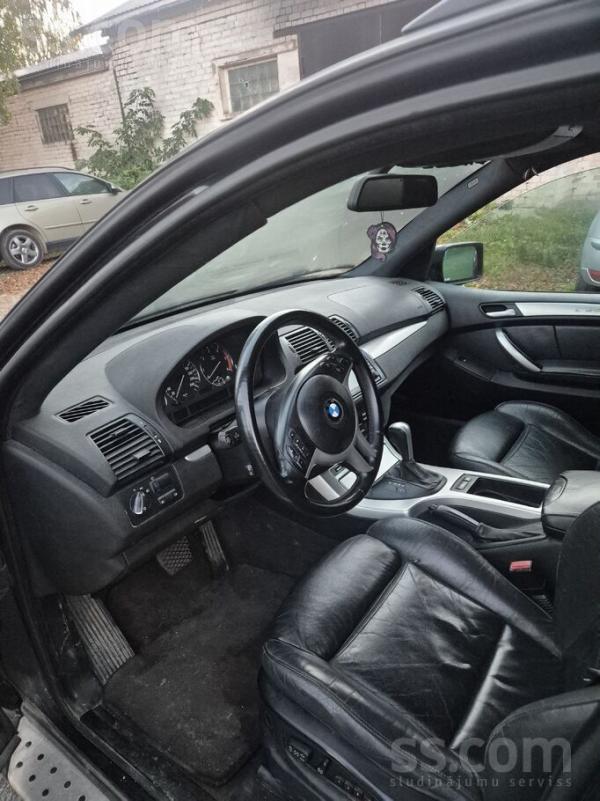 Black BMW X5 2002 in Aizkraukle, with an engine capacity of 3.00 L and mileage of 330 thousand km for 1600 €, photo 5 on AUTOMOTO.COM.LV