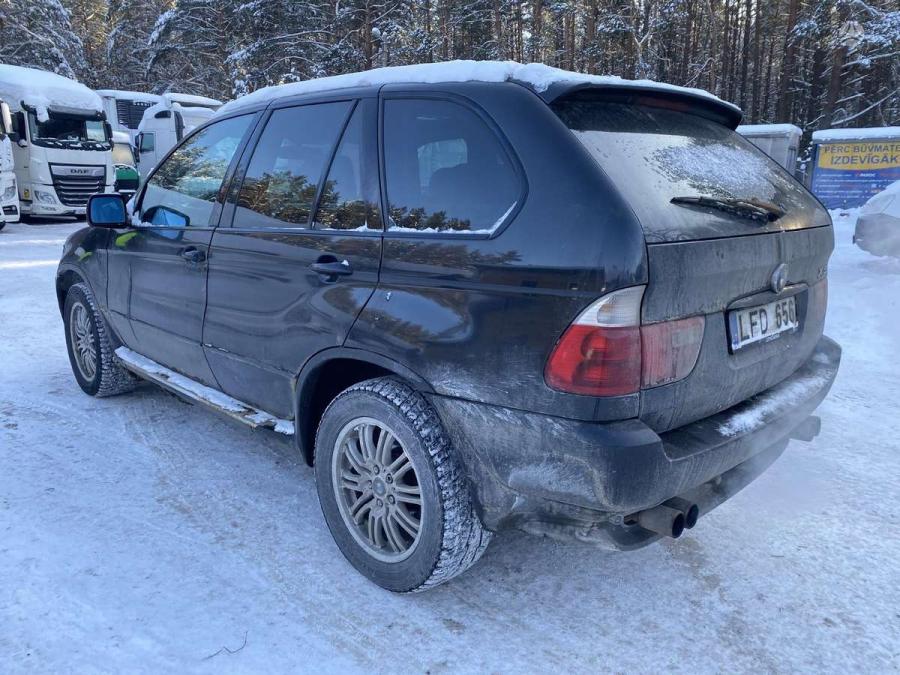 Black BMW X5 2003 in Vilnius, with an engine capacity of 2.93 L and mileage of 413 thousand km for 3000 €, photo 4 on AUTOMOTO.COM.LV