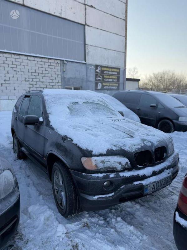 Melns BMW X5 2003 Viļņa, ar dzinēja tilpumu 2.93 L un nobraukumu 350 tūkst. km par 1450 €, foto 1 vietnē AUTOMOTO.COM.LV
