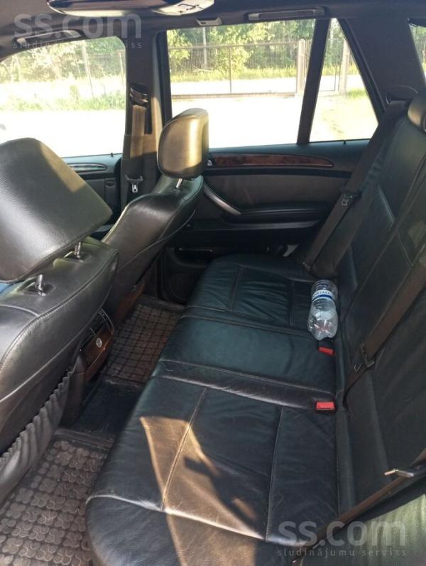 Black BMW X5 2003 in Cesis, with an engine capacity of 3.00 L and mileage of 358 thousand km for 2900 €, photo 4 on AUTOMOTO.COM.LV