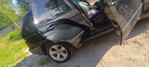 Black BMW X5 2003 in Riga, with an engine capacity of 3.00 L and mileage of 39 thousand km for 2800 €, photo 15 on AUTOMOTO.COM.LV