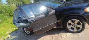 Black BMW X5 2003 in Riga, with an engine capacity of 3.00 L and mileage of 39 thousand km for 2800 €, photo 16 on AUTOMOTO.COM.LV