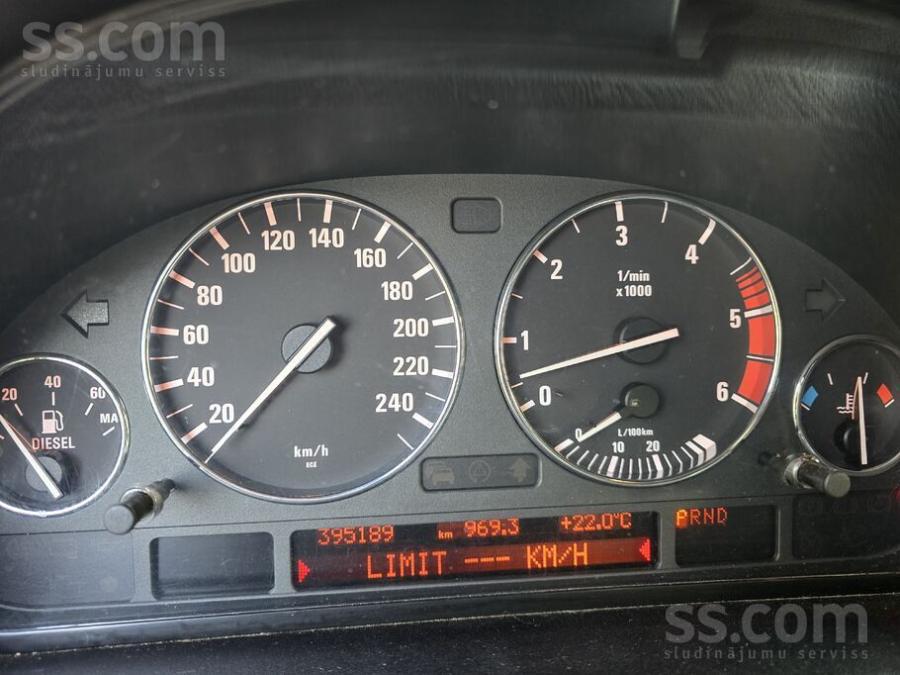 Black BMW X5 2003 in Daugavpils, with an engine capacity of 3.00 L and mileage of 395 thousand km for 2650 €, photo 12 on AUTOMOTO.COM.LV