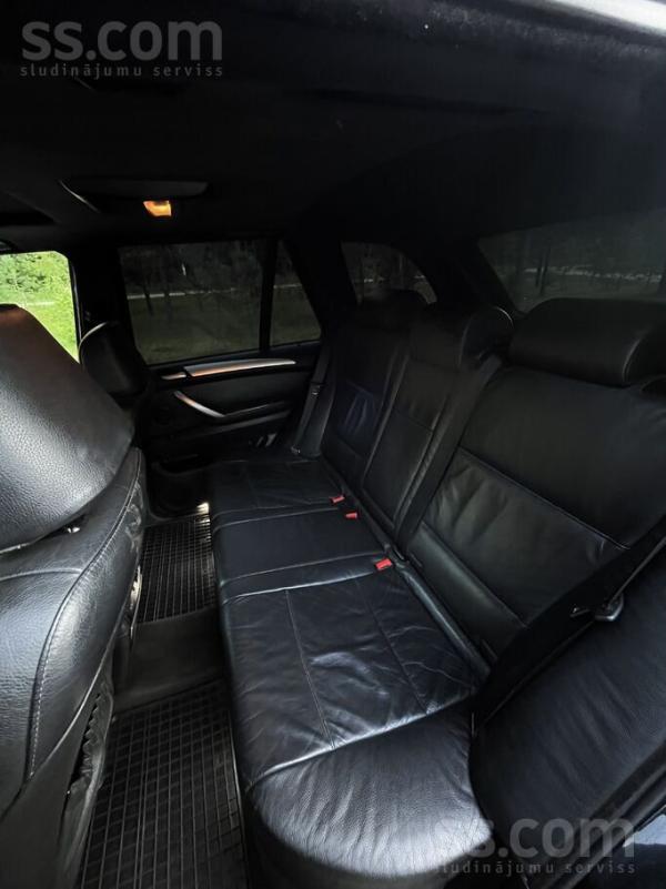 Black BMW X5 2003 in Kraslava, with an engine capacity of 3.00 L and mileage of 462 thousand km for 3900 €, photo 10 on AUTOMOTO.COM.LV