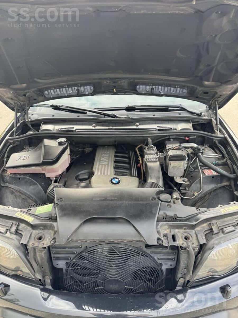 Black BMW X5 2003 in Daugavpils, with an engine capacity of 3.00 L and mileage of 370 thousand km for 5200 €, photo 10 on AUTOMOTO.COM.LV