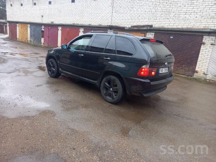 Black BMW X5 2004 in Jelgava, with an engine capacity of 3.00 L and mileage of 375 thousand km for 22500 €, photo 4 on AUTOMOTO.COM.LV
