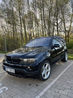 Black BMW X5 2004 in Riga, with an engine capacity of 3.00 L and mileage of 313 thousand km for 15300 €, photo 2 on AUTOMOTO.COM.LV