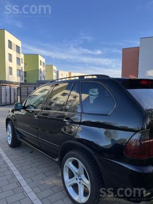 Black BMW X5 2004 in Riga, with an engine capacity of 3.00 L and mileage of 313 thousand km for 15300 €, photo 4 on AUTOMOTO.COM.LV