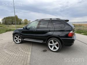 Black BMW X5 2004 in Riga, with an engine capacity of 3.00 L and mileage of 453 thousand km for 6000 €, photo 1 on AUTOMOTO.COM.LV