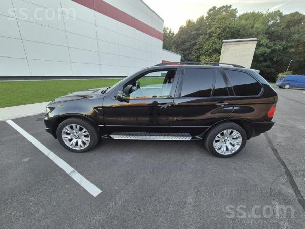 Black BMW X5 2004 in Bauska, with an engine capacity of 3.00 L and mileage of 332 thousand km for 4350 €, photo 3 on AUTOMOTO.COM.LV