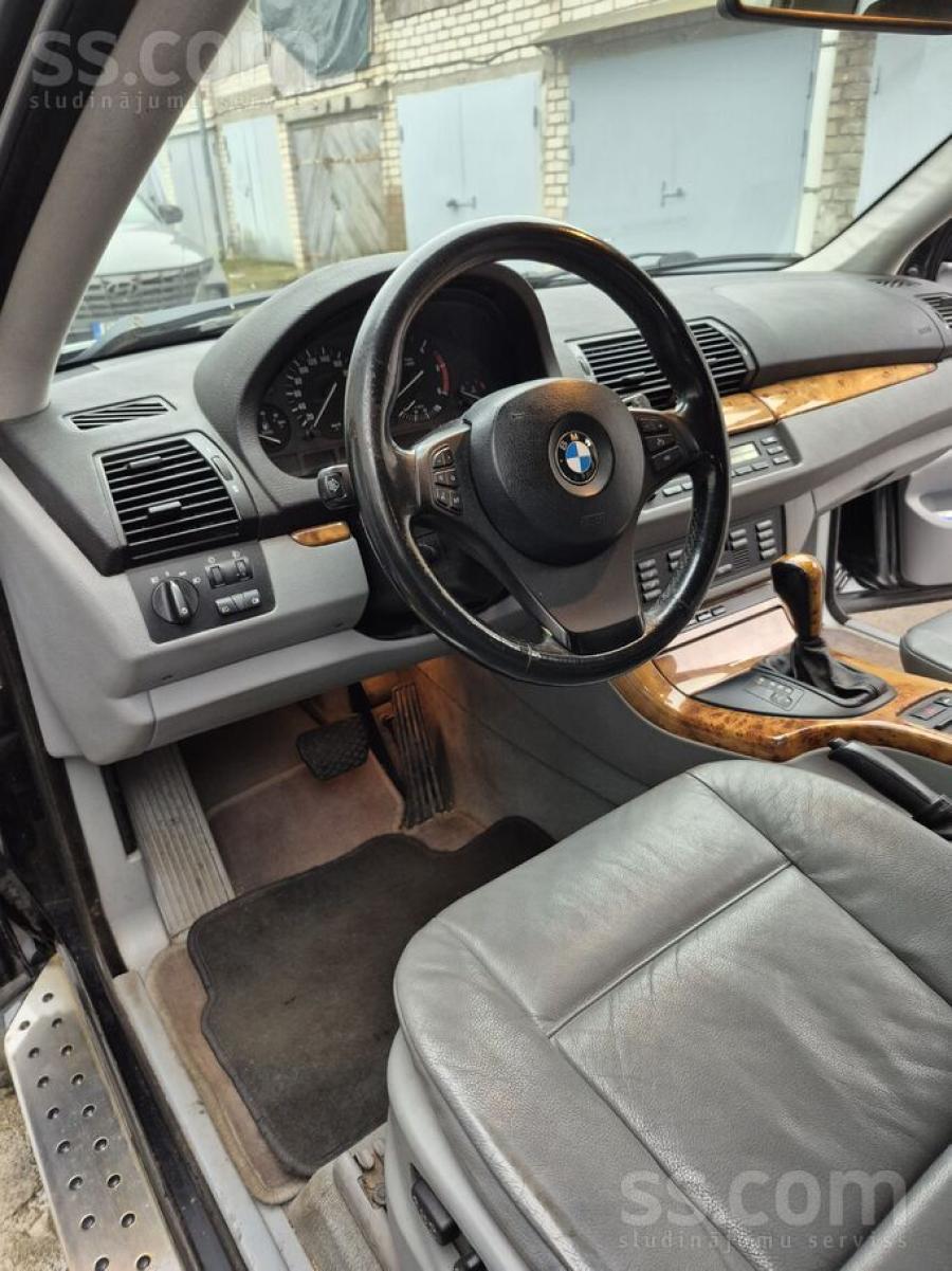 Black BMW X5 2004 in Riga, with an engine capacity of 3.00 L and mileage of 242 thousand km for 5500 €, photo 5 on AUTOMOTO.COM.LV