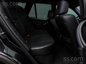 Black BMW X5 2004 in Riga, with an engine capacity of 3.00 L and mileage of 324 thousand km for 6450 €, photo 16 on AUTOMOTO.COM.LV