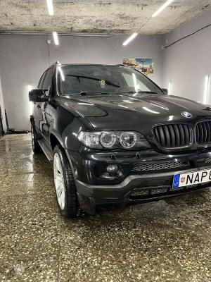 Black BMW X5 2004 in Kaunas, with an engine capacity of 4.40 L and mileage of 372 thousand km for 6999 €, photo 5 on AUTOMOTO.COM.LV