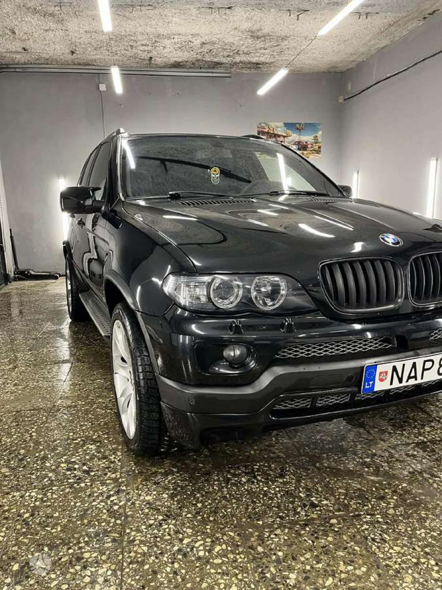 Black BMW X5 2004 in Kaunas, with an engine capacity of 4.40 L and mileage of 372 thousand km for 6999 €, photo 5 on AUTOMOTO.COM.LV