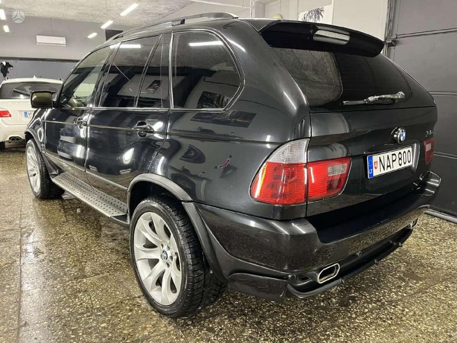 Black BMW X5 2004 in Kaunas, with an engine capacity of 4.40 L and mileage of 372 thousand km for 6999 €, photo 7 on AUTOMOTO.COM.LV