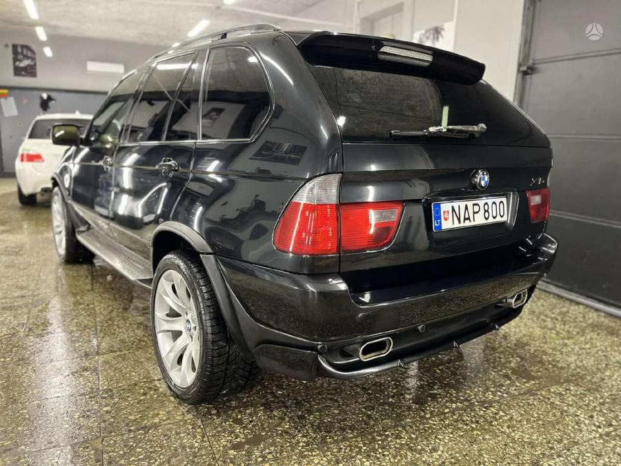 Black BMW X5 2004 in Kaunas, with an engine capacity of 4.40 L and mileage of 372 thousand km for 6999 €, photo 8 on AUTOMOTO.COM.LV