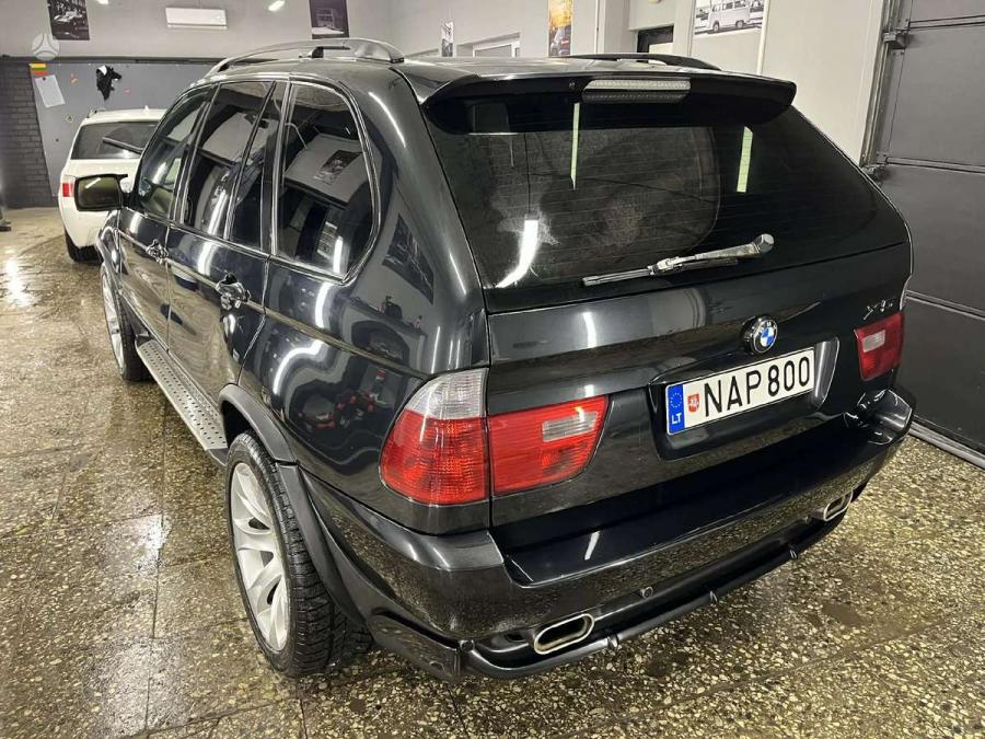 Black BMW X5 2004 in Kaunas, with an engine capacity of 4.40 L and mileage of 372 thousand km for 6999 €, photo 10 on AUTOMOTO.COM.LV