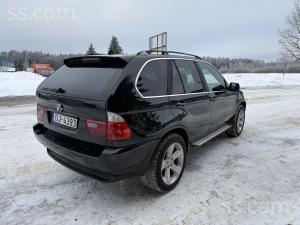 Black BMW X5 2004 in Riga, with an engine capacity of 3.00 L and mileage of 425 thousand km for 4500 €, photo 4 on AUTOMOTO.COM.LV