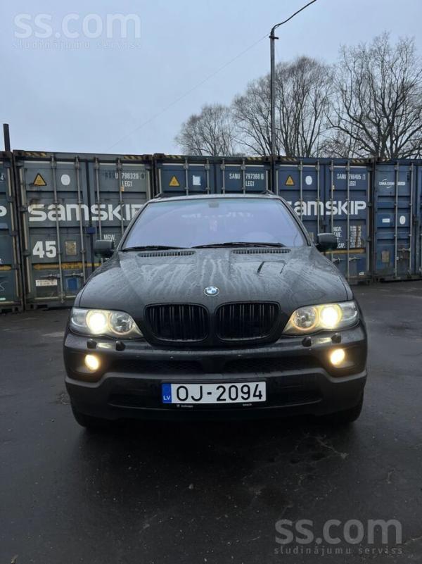 Black BMW X5 2004 in Riga, with an engine capacity of 3.00 L and mileage of 324 thousand km for 5950 €, photo 1 on AUTOMOTO.COM.LV