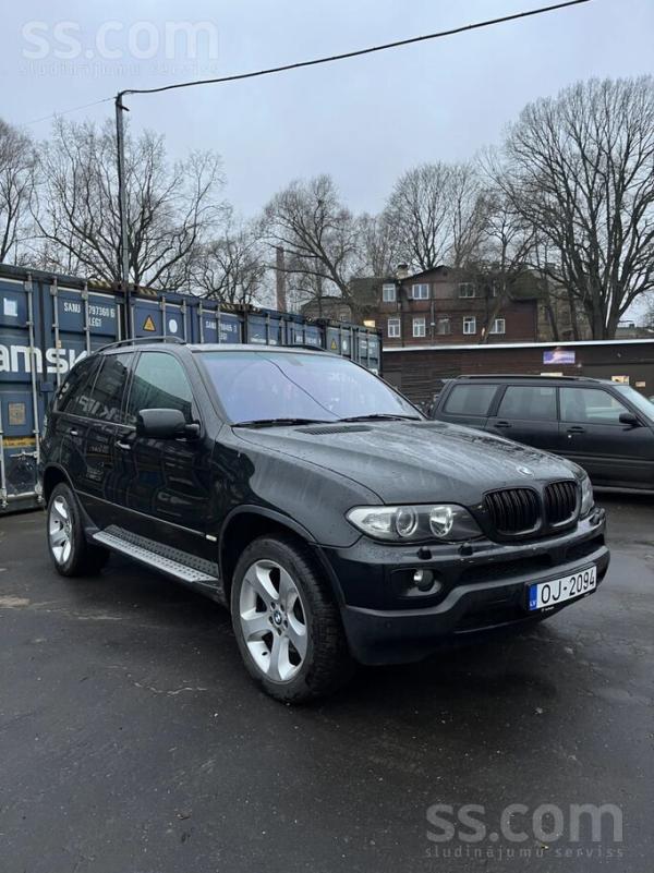 Black BMW X5 2004 in Riga, with an engine capacity of 3.00 L and mileage of 324 thousand km for 5950 €, photo 2 on AUTOMOTO.COM.LV