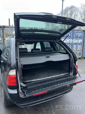 Black BMW X5 2004 in Riga, with an engine capacity of 3.00 L and mileage of 324 thousand km for 5950 €, photo 9 on AUTOMOTO.COM.LV