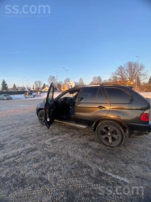 Black BMW X5 2004 in Riga, with an engine capacity of 3.00 L and mileage of 0 thousand km for 6000 €, photo 6 on AUTOMOTO.COM.LV
