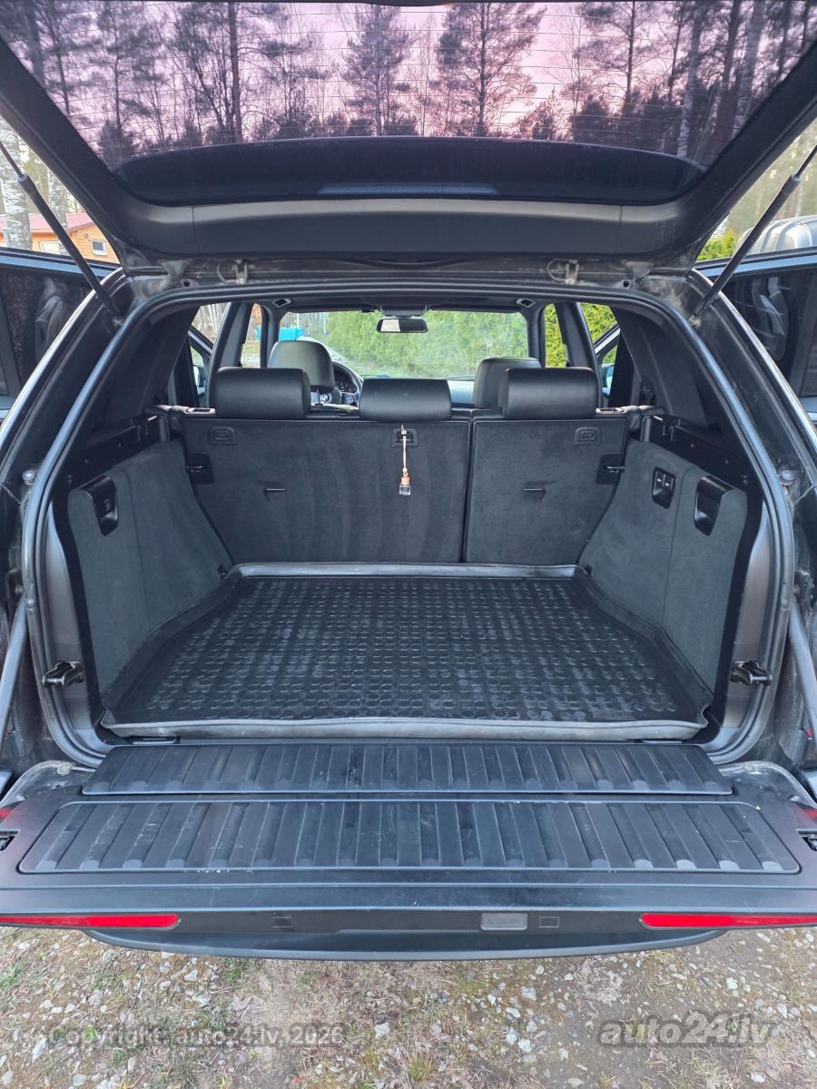 Black BMW X5 2004 in Narva, with an engine capacity of 3.00 L and mileage of 371 thousand km for 5500 €, photo 9 on AUTOMOTO.COM.LV