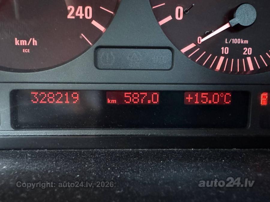 Melns BMW X5 2004 Tallina, ar dzinēja tilpumu 3.00 L un nobraukumu 328 tūkst. km par 5000 €, foto 16 vietnē AUTOMOTO.COM.LV