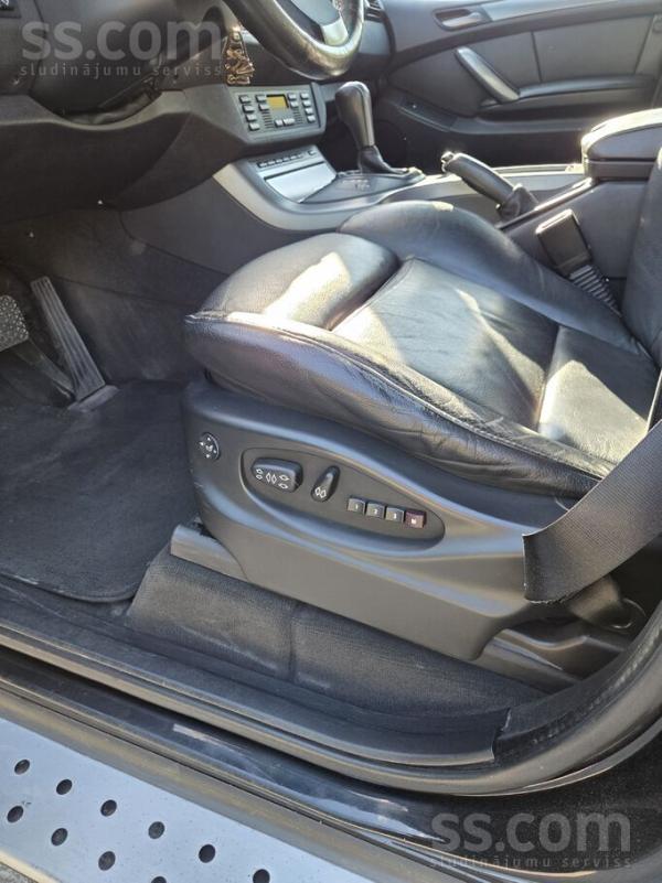 Black BMW X5 2004 in Riga, with an engine capacity of 3.00 L and mileage of 376 thousand km for 6250 €, photo 10 on AUTOMOTO.COM.LV