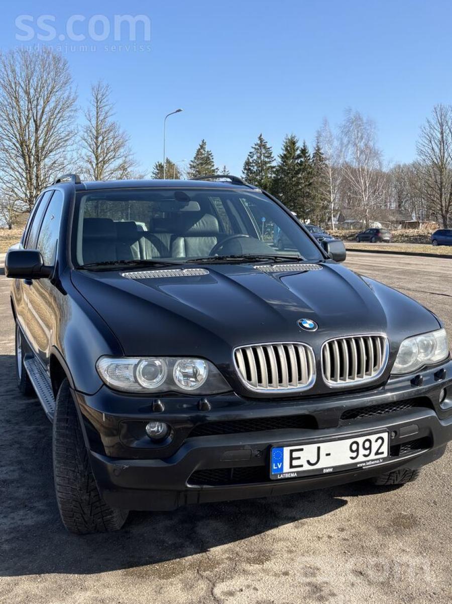 Melns BMW X5 2004 Saldus, ar dzinēja tilpumu 4.40 L un nobraukumu 253 tūkst. km par 7250 €, foto 1 vietnē AUTOMOTO.COM.LV