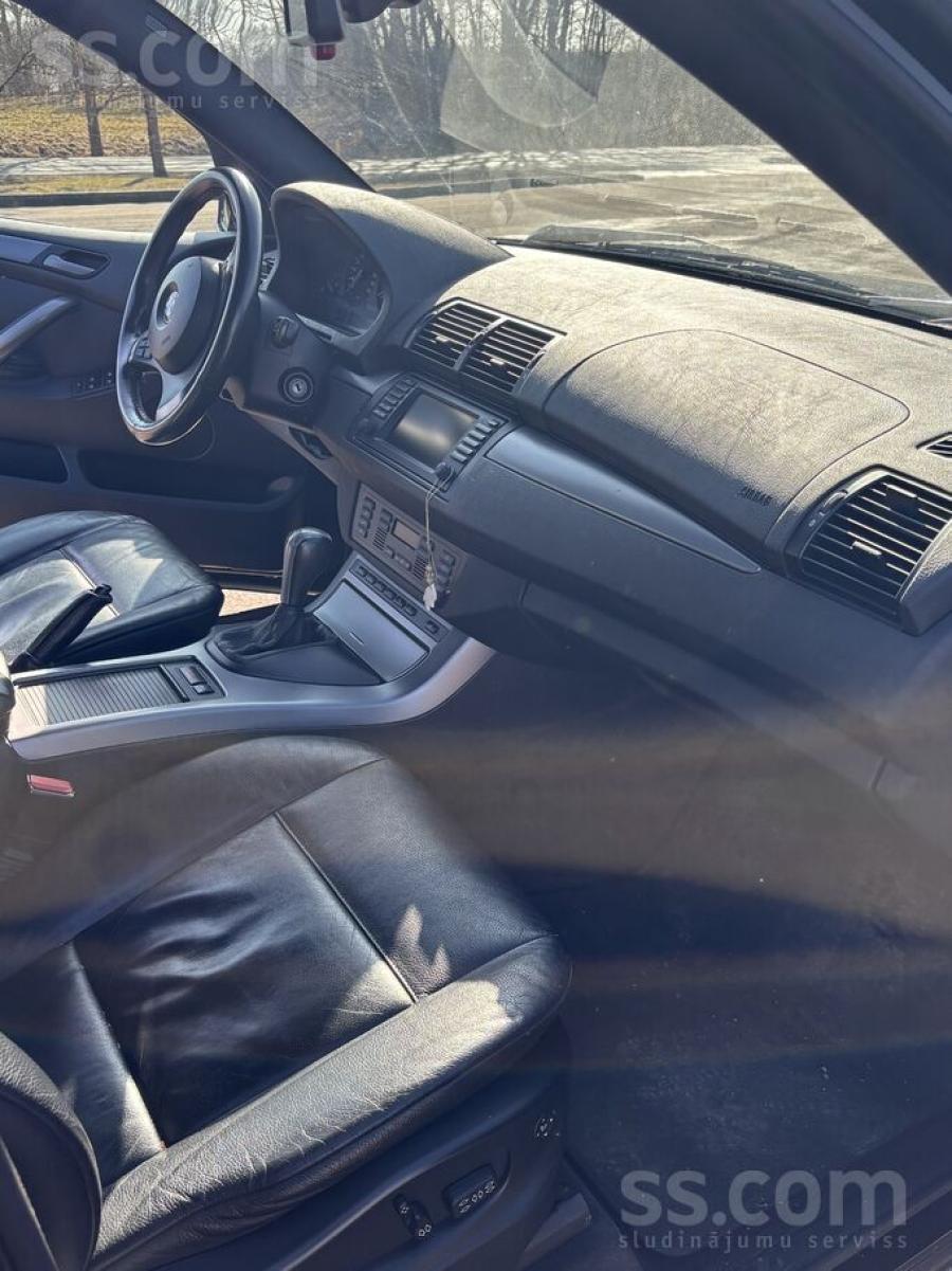 Melns BMW X5 2004 Saldus, ar dzinēja tilpumu 4.40 L un nobraukumu 253 tūkst. km par 7250 €, foto 5 vietnē AUTOMOTO.COM.LV