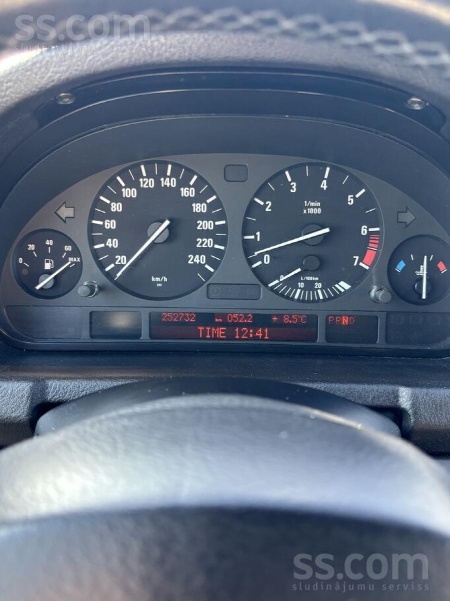 Melns BMW X5 2004 Saldus, ar dzinēja tilpumu 4.40 L un nobraukumu 253 tūkst. km par 7250 €, foto 6 vietnē AUTOMOTO.COM.LV