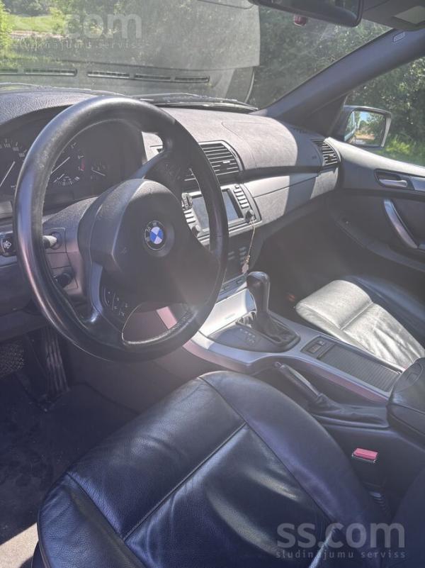 Black BMW X5 2004 in Saldus, with an engine capacity of 4.40 L and mileage of 255 thousand km for 7200 €, photo 5 on AUTOMOTO.COM.LV